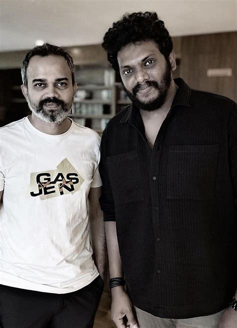 నటితో టాలీవుడ్ డైరెక్టర్ ప్రేమ పెళ్లి గ్రాండ్‌గా ఎంగేజ్‌మెంట్