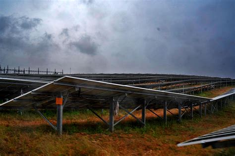 မကွေးတိုင်းဒေသကြီးအစိုးရအဖွဲ့ ဝန်ကြီးချုပ် မင်းဘူးနေရောင်ခြည်စွမ်းအင်သုံး ဓာတ်အားပေးစက်ရုံ မောင