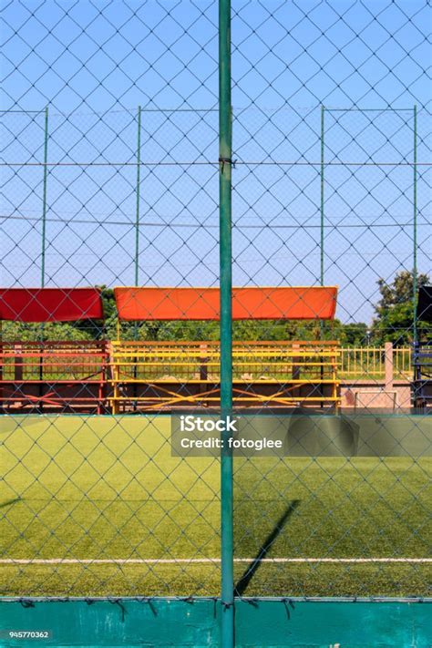 경기장 매hia 대중의 축구장 치앙마이 태국에에서 인조 잔디와 축구장 0명에 대한 스톡 사진 및 기타 이미지 0명 개념 개념과 주제 Istock