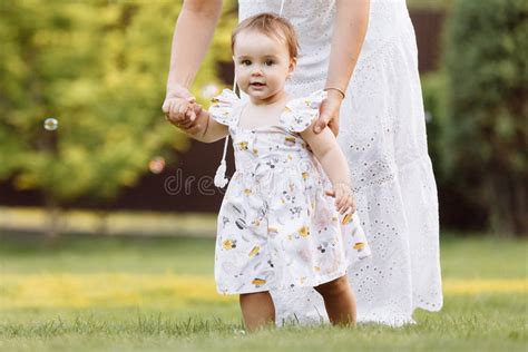 Gelukkige Moeders Dag Jonge Glimlachende Moeder Met Schattige Dochter