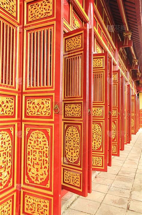 木制 古典式 门 用栅木板阻断 垂直画幅 风化的 建筑 秋天 无人 古老的素材 花瓣网