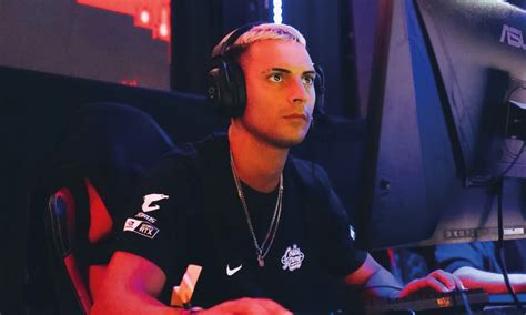 Polémica El Streamer Coscu Es Funado Por Comprometedora Fotografía Guategram