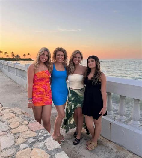 Taryn Asher Fox 2 See You On The New 6 30 It Starts Right Now Facebook