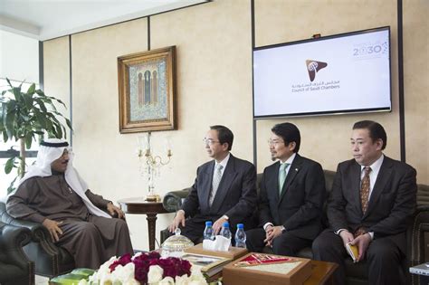 مجلس الغرف السعودية يبحث تعزيز العلاقات الاقتصادية مع مركز التعاون