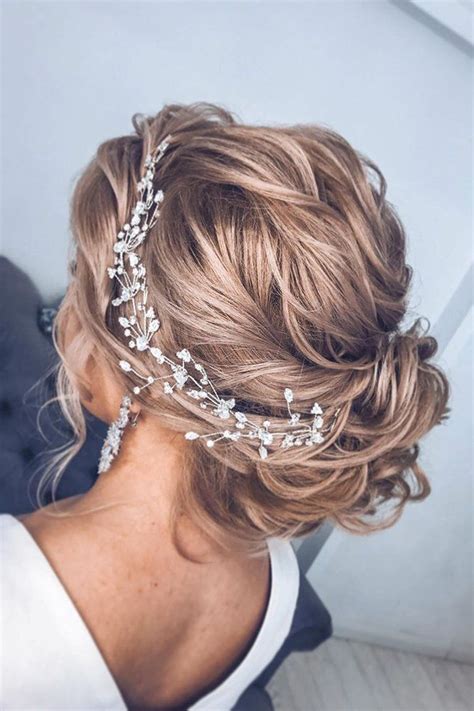 42 Best Wedding Updos The Ultimate Guide For Brides In 2020 Wedding