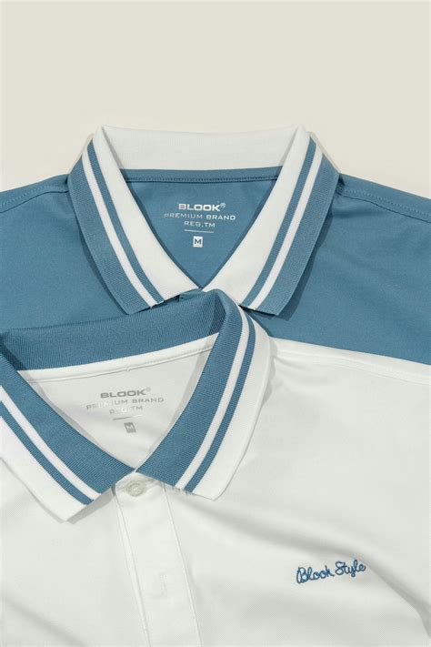 흰색 칼라가 있는 흰색과 파란색의 폴로 셔츠 사진 Unsplash의 무료 의류 이미지