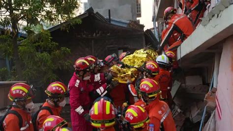 ໜ່ວຍ ກູ້ ໄພ ຈີນ ໄດ້ ກອບ ກູ້ ຜູ້ ລອດ ຊີ ວິດ ຈາກ ແຜ່ນ ດິນ ໄຫວ ຜູ້ ທີ 9 ຢູ່ ມຽນ ມາ