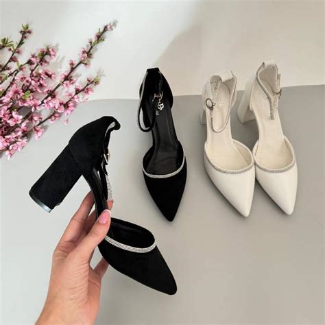 Туфли нарядные на каблуке с ремешками с камнями — цена 1500 грн в каталоге Туфли Купить женские