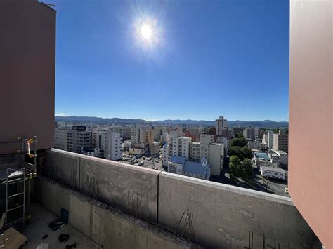 今津ひろすけ（旭川市長） On Twitter 新庁舎建設現場見学。展望ラウンジ建設予定地から七条緑道側を臨む。来年11月の開庁に向けて、より市民の皆様に親しまれるよう準備を進めています