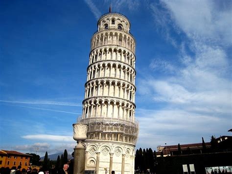 ガリレオの伝説を追え世界遺産ピサの斜塔と1つのランプ イタリア Travel jp たびねす