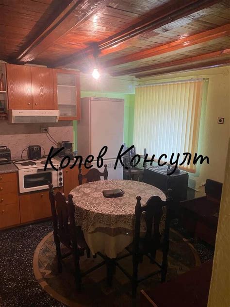 Хасково Продавам къща с Орешник Двуетажна къща 180 кв м РЗП 1700 кв м двор Къщи Вили