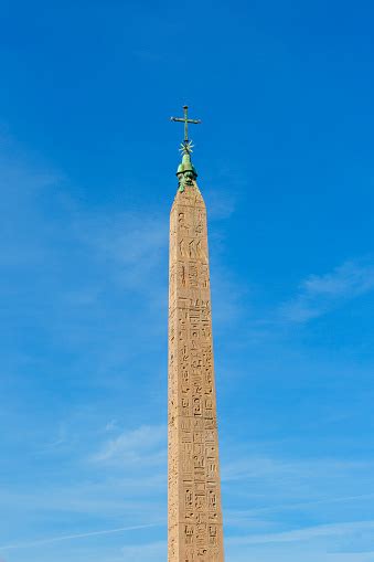 이탈리아 로마 의 포폴로 광장 중앙에 상형 문자와 헬리오 폴리스에서 라메세스 Ii의 이집트 오벨리스크 0명에 대한 스톡 사진 및 기타 이미지 Istock