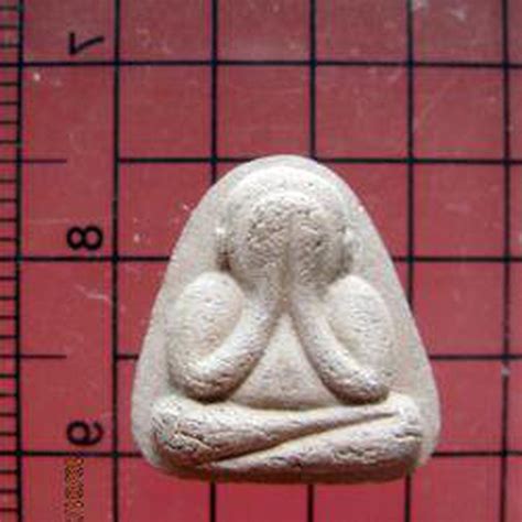 5437 พระปิดตาจิ๋ว เนื้อผง ขาว ดำ หลังยันต์ เก่าไม่ทราบที่ Ennxo