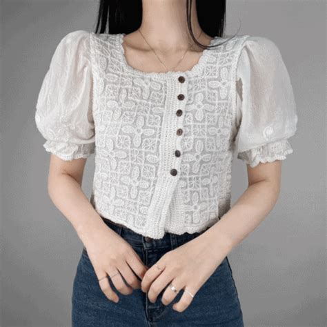 러블리md추천템 뜨개 자수 펀칭 사선단추 사선 레이스 퍼프 가디건 블라우스
