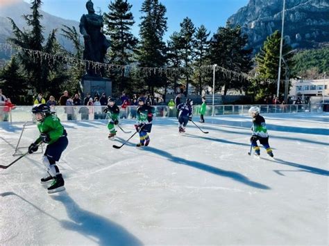 Враца бе домакин на демонстративен хокеен мач снимки