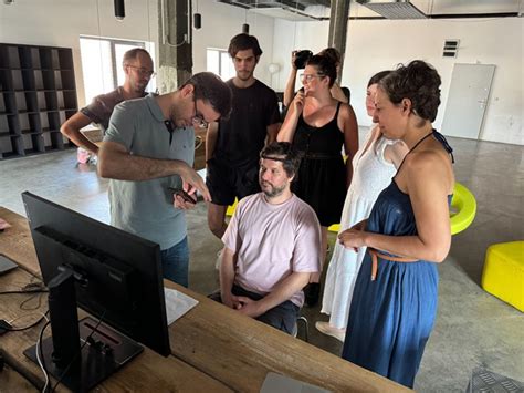 Experiments In Neurodata Driven Immersive Visual Art Using Xon