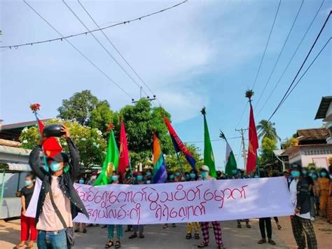 လောင်းလုံးမြို့နယ်တွင် တော်လှန်လူငယ်များက ဖက်ဆစ် စစ်တပ် ဆန့်ကျင်ရေး ချီတက် သပိတ်မှောက် Khit