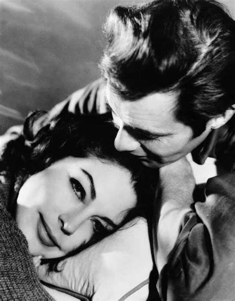 Pin By Aline Miranda On A Goddess Walked This Planet Old Hollywood Stars Old Hollywood