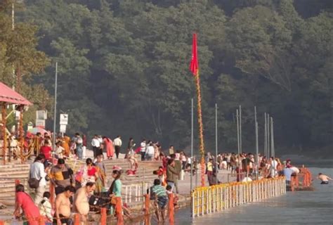 छठ पर्व की हुई शुरुआत घाटों पर उमड़ा आस्था का सैलाब