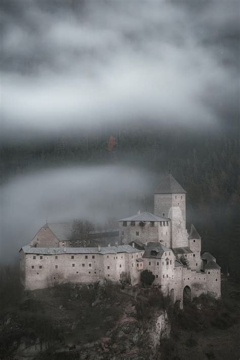 흰색과 회색 콘크리트 건물 사진 Unsplash의 무료 회색 이미지