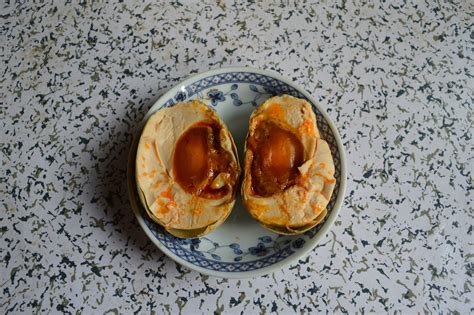 高邮湖特产：美味流油咸鸭蛋，个个流油，百吃不腻 搜狐大视野 搜狐新闻