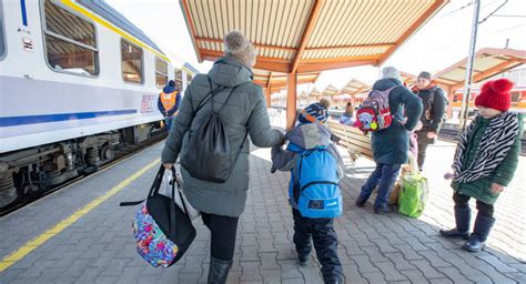 Виїзд дитини за кордон у Дії зявиться важлива послуга Dengi Ua