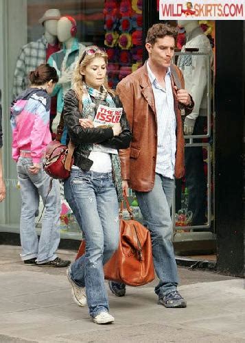 Rosamund Pike Nude Leaked Photos And Videos Wildskirts