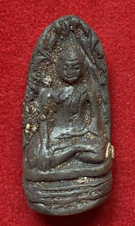 พระรอดหลวง พบในโถบรรจุในเจดีย์ กรุวัดมหาวัน ลำพูน Ennxo