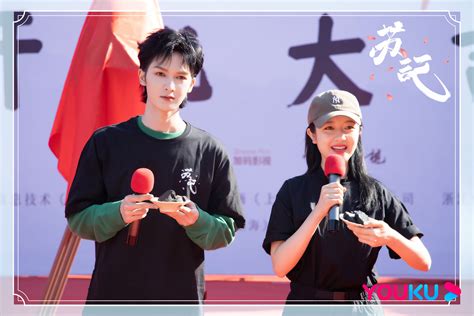 苏记开机 李兰迪朱正廷互送黑凤梨共谱乱世柔情 哔哩哔哩