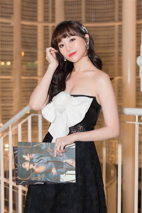 Nh Hari Won Sexy N Ng C Khoe H Ng L Li U Kh Ng Che Genz Relax