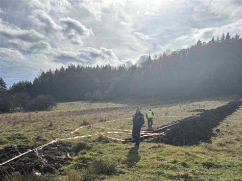 Откриха снаряд край Белчин районът е отцепен снимки