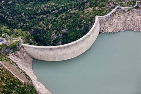 Сэргээгдэх эрчим хүч үйлдвэрлэлээрээ тэргүүлэгч Швейцарь улс