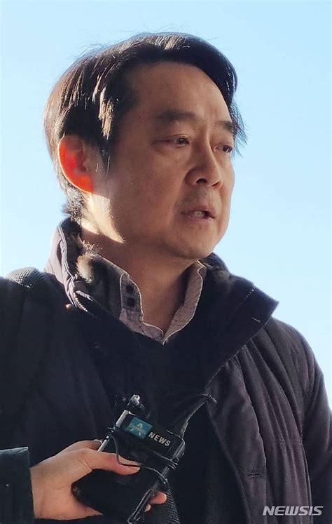 尹 명예훼손 의혹 검찰 출석하는 뉴스버스 대표