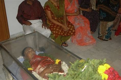 யாருமே கவனிக்காத சுஜாதாவின் இறப்பு இலங்கையில் பிறந்த தமிழ் நடிகை மேல் இறுதிவரை இருந்த சுமை