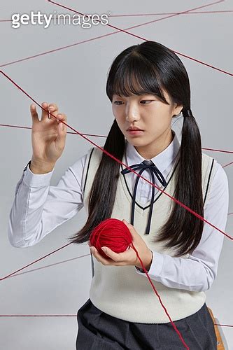 번아웃증후군 스트레스 스트레스 우울 슬픔 피로 물체묘사 학생 십대 나이 사춘기 컨셉 교복 감정 감정기복 감정 이미지