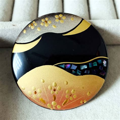 Yahoo オークション 美品 金蒔絵 螺鈿 漆 ブローチ No S279
