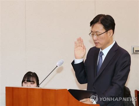 선서하는 김형두 헌법재판관 후보자 연합뉴스