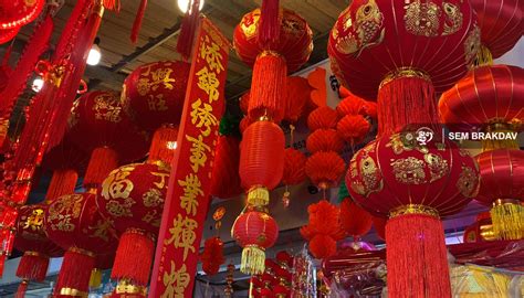 ចូលឆ្នាំចិន៖ អាជីវករលក់គ្រឿងរណ្តាប់សែន ដាច់ជាងឆ្នាំមុន