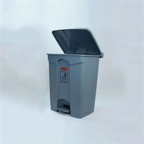 Glossy Finish Plastic 68l Gray Garbage Bin With Pedal For Hospital