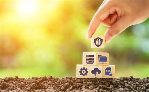 개인 정보 보호법 또는 Pdpa 개념 사업가들은 지문 스캔 개념의 전화를 사용합니다 화면에 잠금 아이콘이있는 방패 개인 정보 도용으로부터 미래 지향적 인 보호