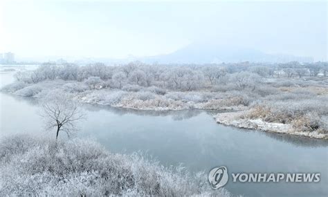 사흘째 활짝 핀 소양강 상고대 연합뉴스