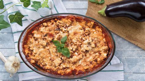 Μελιτζάνες στο φούρνο με σάλτσα ντομάτας και φέτα Youtube