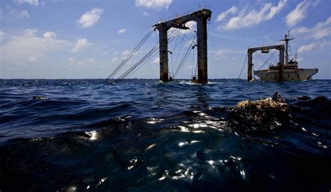 Картинки нефть в море 66 фото