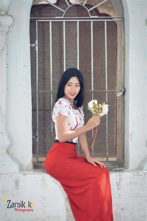 ボード「ဖင်ကြွားနေသောမြန်မာမများ」のピン 服装