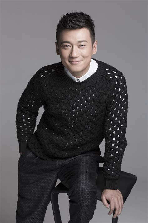 徐洪浩最新写真曝光 打造初春型男休闲风 搜狐