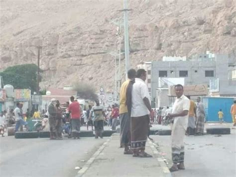 احتجاجات غاضبة في المكلا للمطالبة بتحسين الخدمات الأساسية Cratar Net