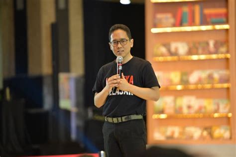 Program Sastra Masuk Kurikulum Dikritik Kemendikbud Tarik Dan Revisi