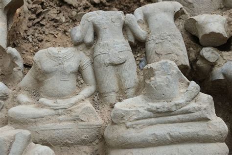 Sculptures Discovered At Khmer Temple In Cambodia Archaeology World