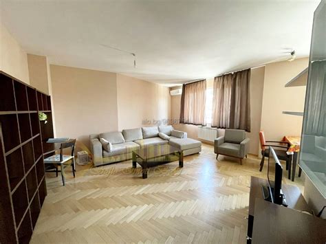 София Просторен тристаен апартамент Тристаен апартамент под наем 100 кв м Обзаведен Непоследен е