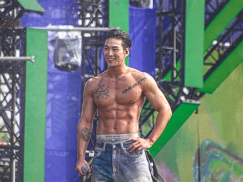 더쿠 백호 강동호 인스타 업데이트 오늘 첫 워터밤 공연